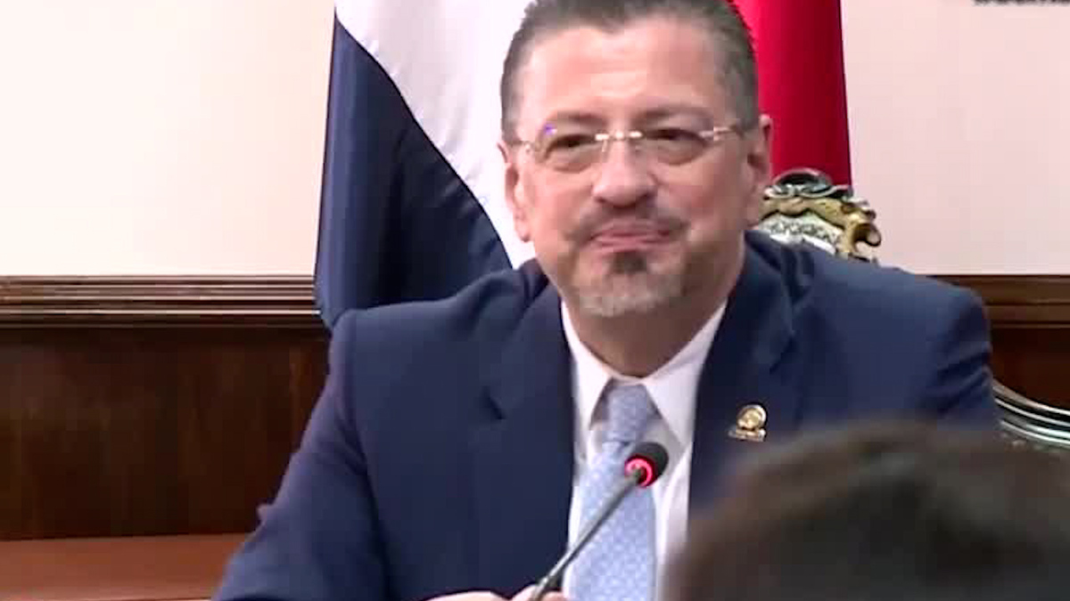 Rodrigo Chaves es el cuarto presidente más popular, según encuesta ...